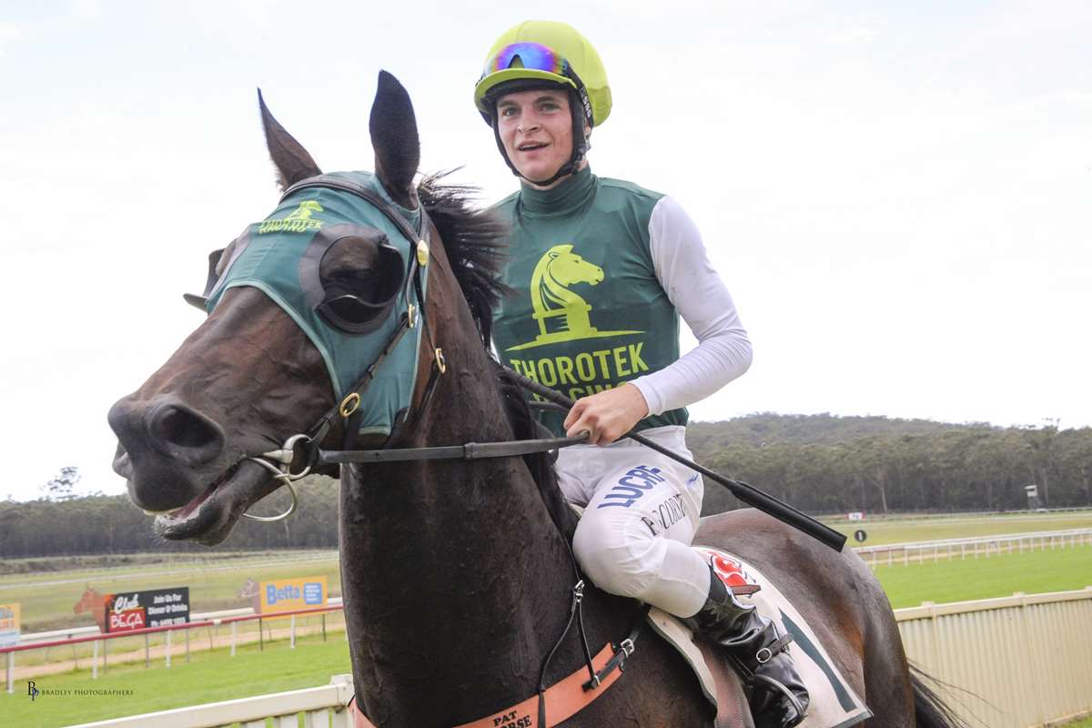 Resort wins at Bega – THOROTEK RACING